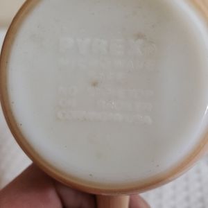 Pyrex | Dining | Vintage Pyrex Mugs Tan Brown White Interior D Handle ...